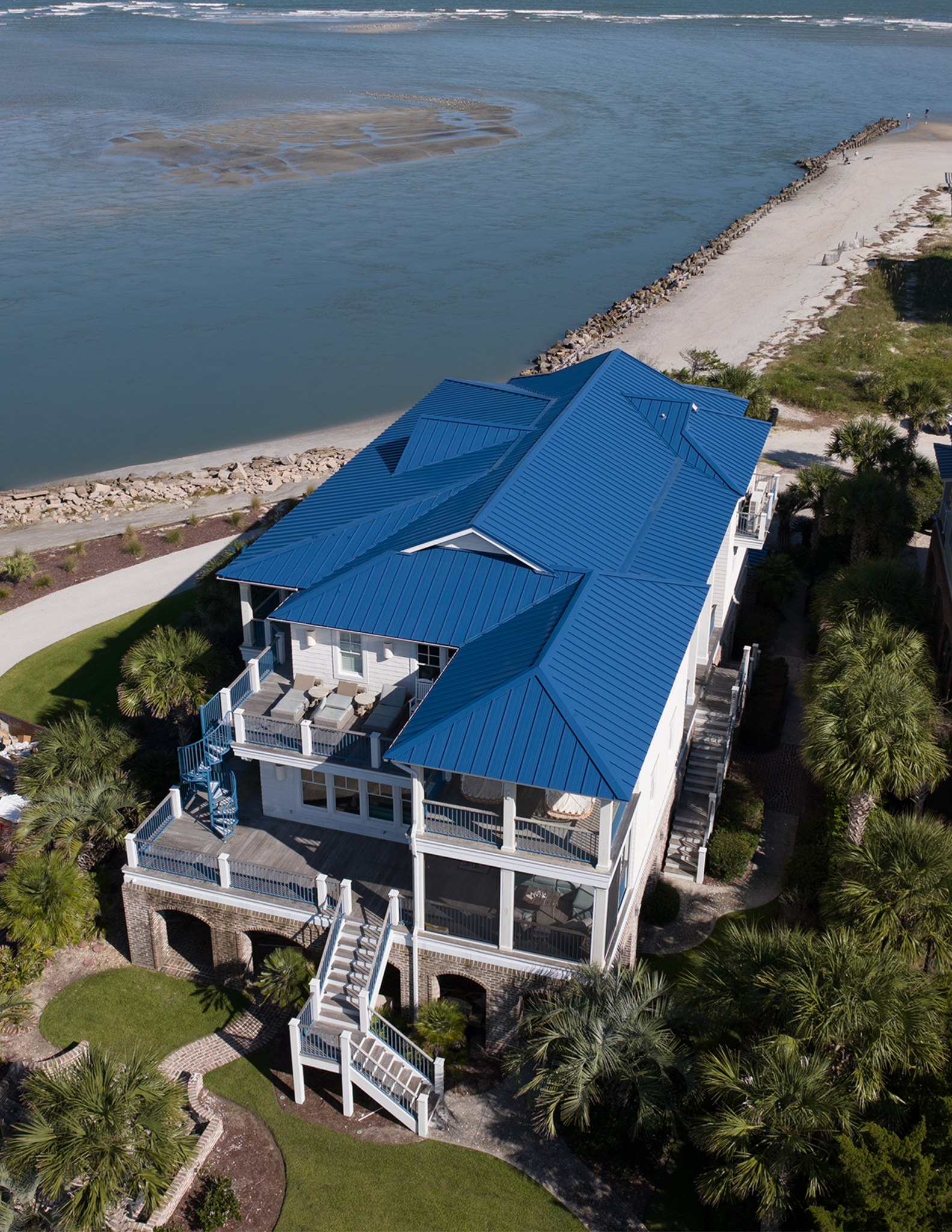 Standing Seam Metal Roof Profiles: Snap Lock vs. Mechanical Seam